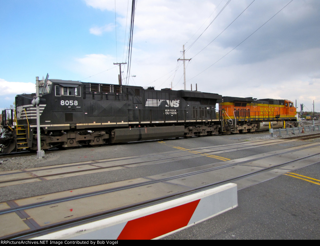 NS 8058 and BNSF 4628